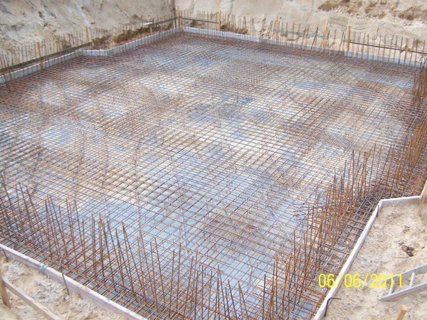 Bautagebuch: Stahlmatten sind verlegt - die Betonplatte kann gegossen ...