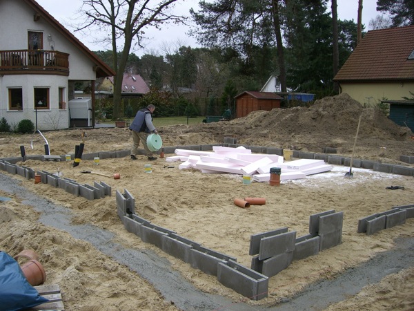 Bautagebuch: Die Bodenplatte wird vorbereitet - Baubetreuung in Berlin ...